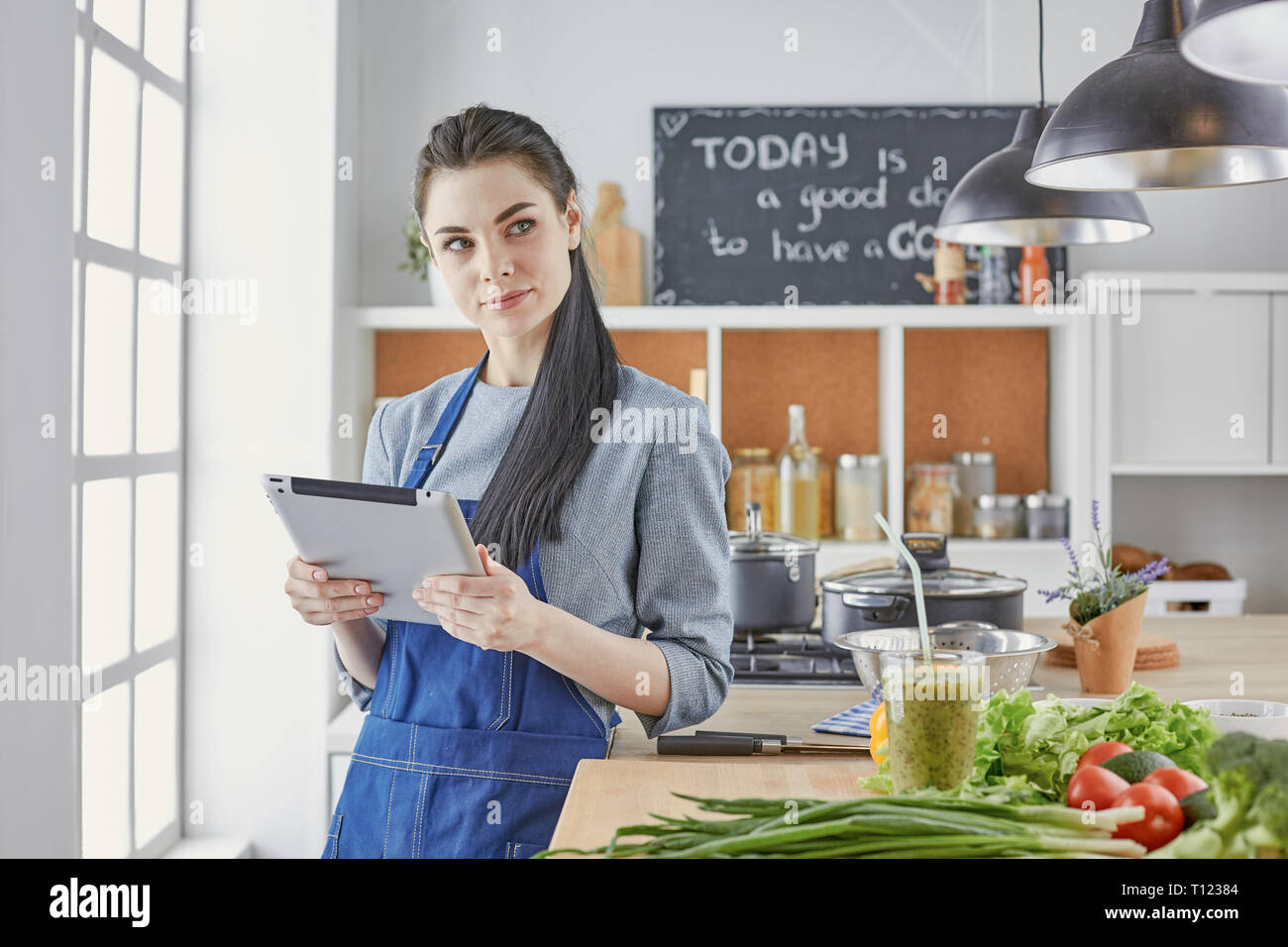 Woman contemporary kitchen hi-res stock photography and images - Alamy