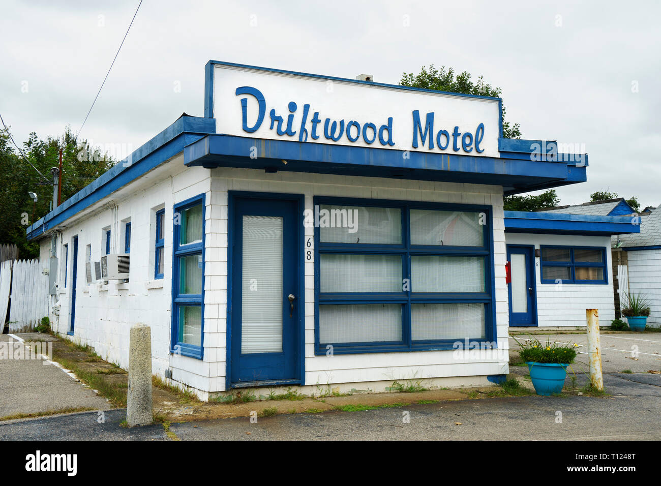 Dingy motel hi-res stock photography and images - Alamy