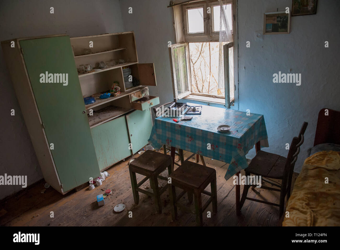 Dirty kitchen hi-res stock photography and images - Alamy