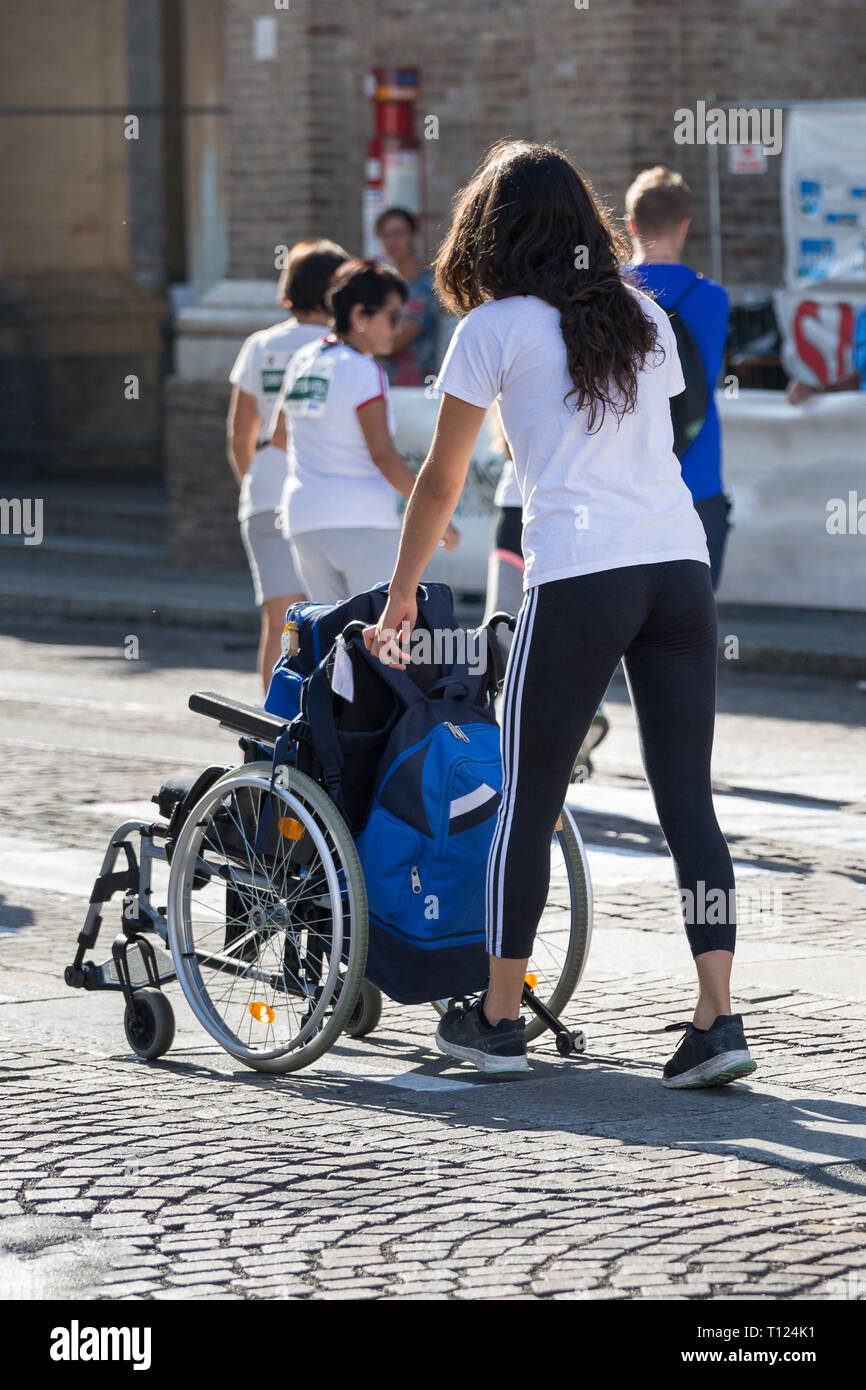 Female wheelchair marathon runner hi-res stock photography and images ...