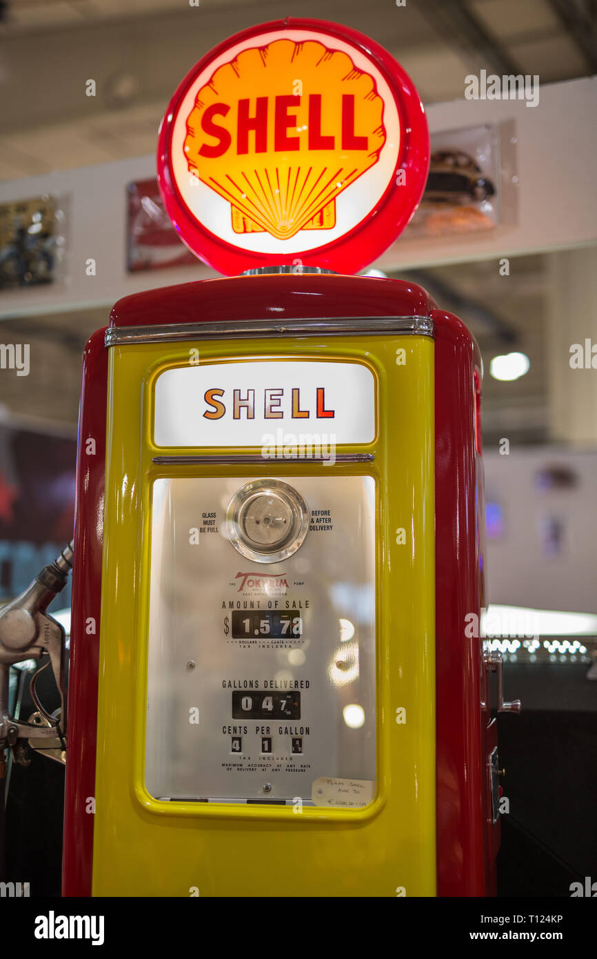 Vintage shell oil pump hi-res stock photography and images - Alamy