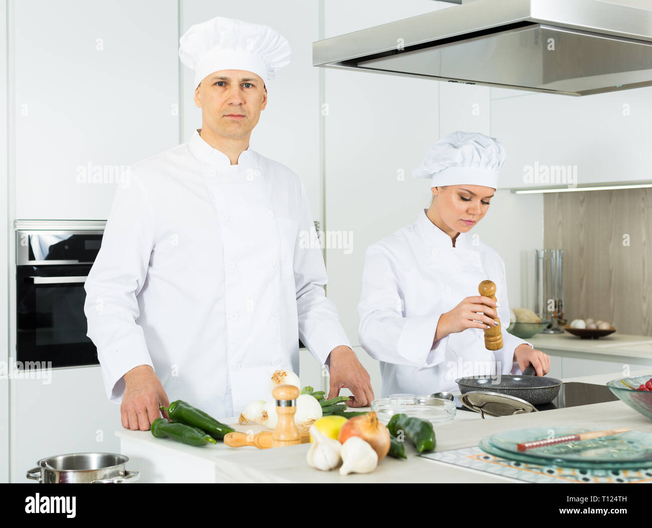 Kitchen uniform hi-res stock photography and images - Alamy