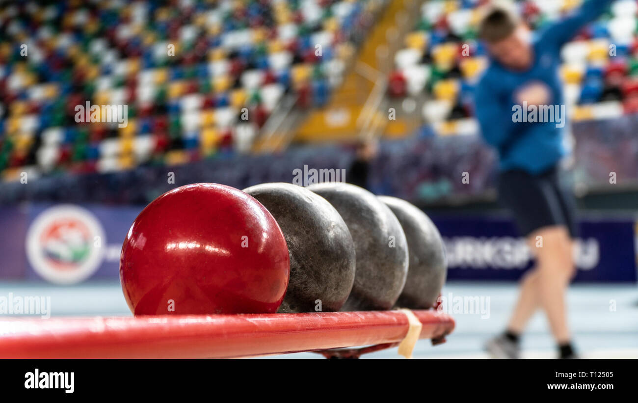 Shot put woman hi-res stock photography and images - Alamy