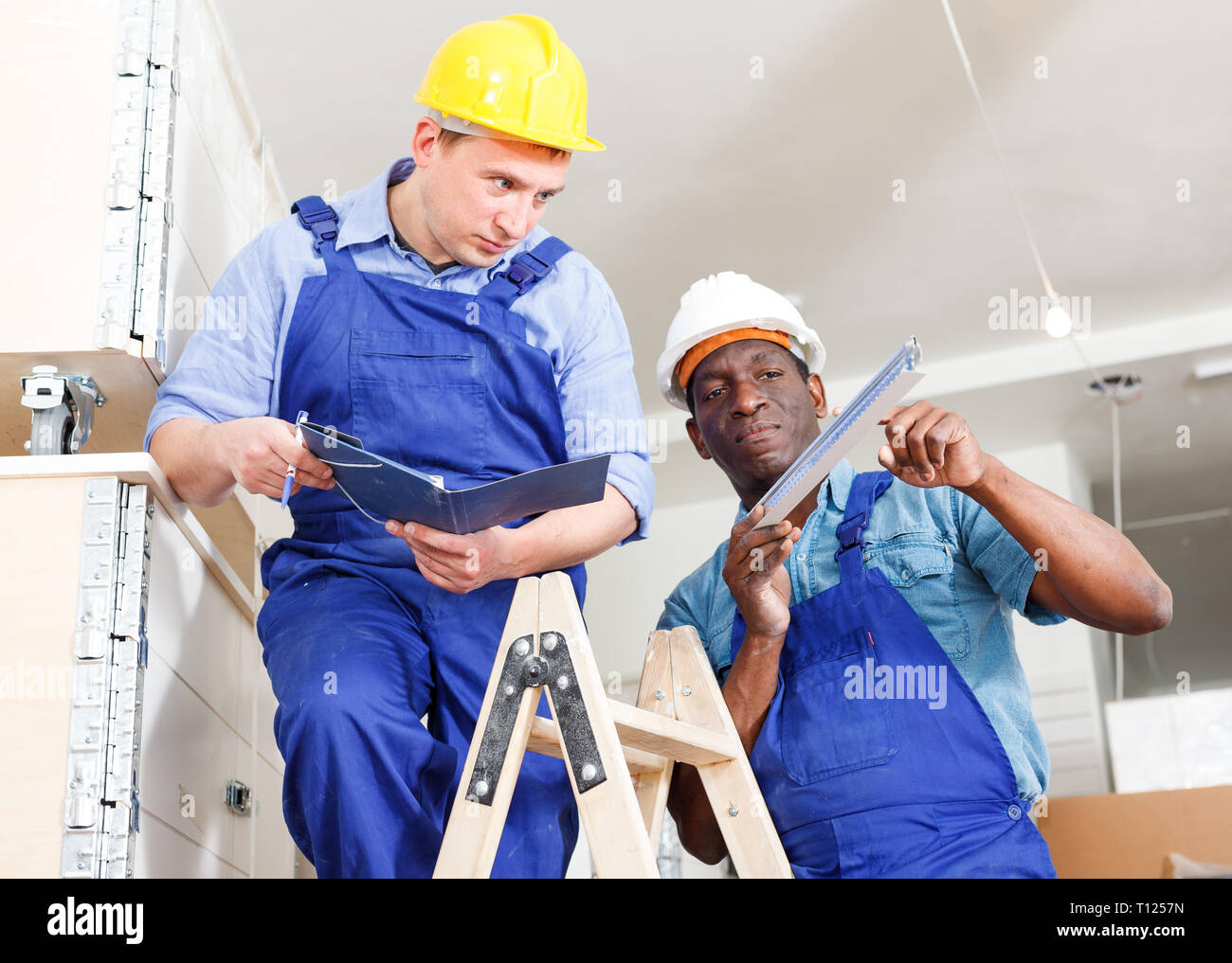 Contractors constructing hi-res stock photography and images - Alamy
