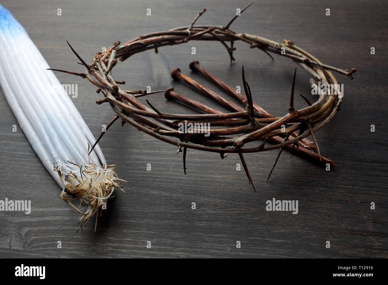 Bundle of 33 Jerusalem candles was slightly burnt in the Holy Fire and ...