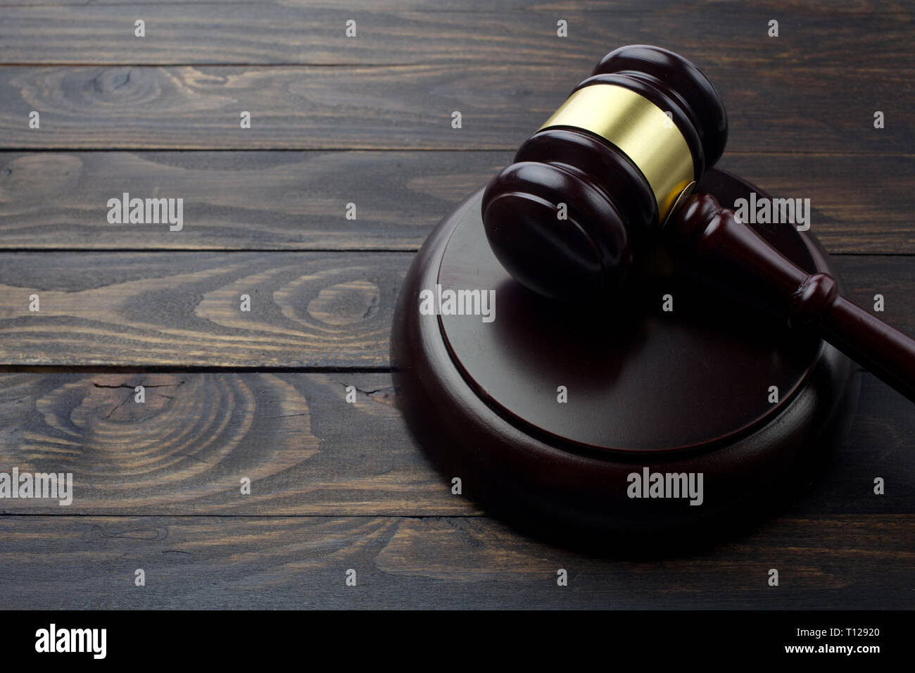 Judge gavel closeup light hi-res stock photography and images - Alamy