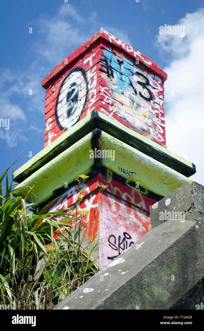 Graffiti covered walls, gun emplacement, Fort Ballance, Wellington ...