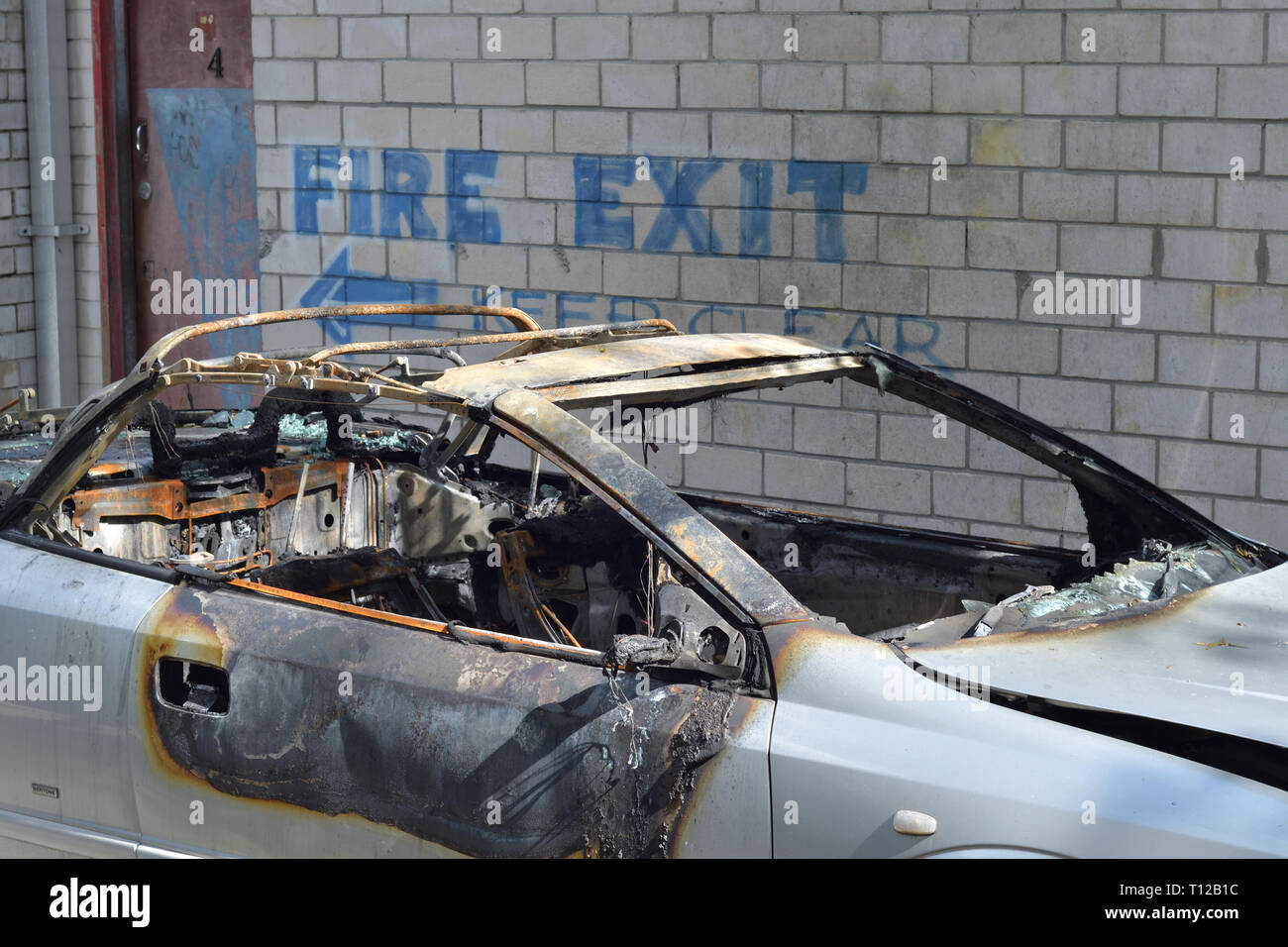 Car wreck in alley hi-res stock photography and images - Alamy