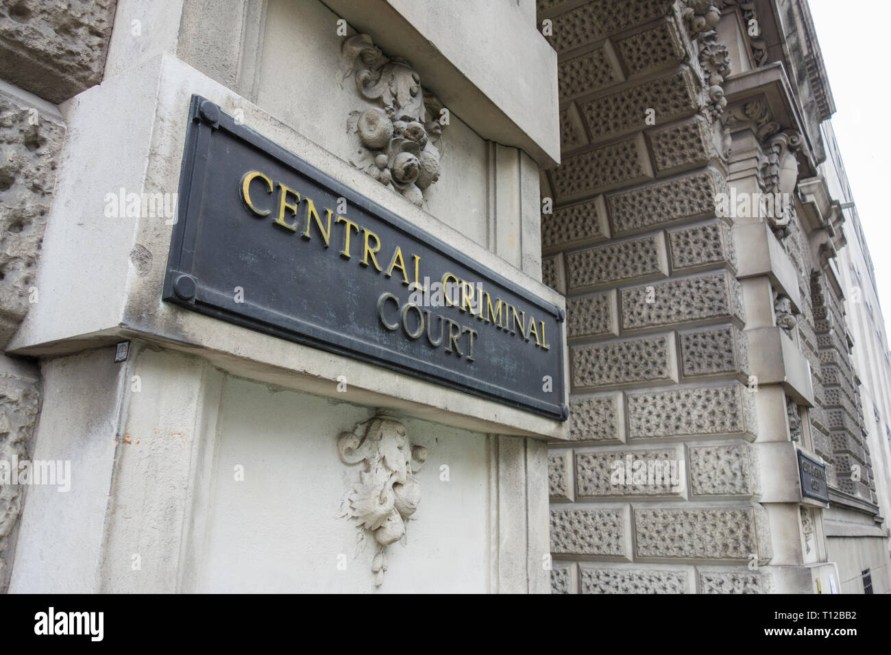 Old bailey sign london hi-res stock photography and images - Alamy