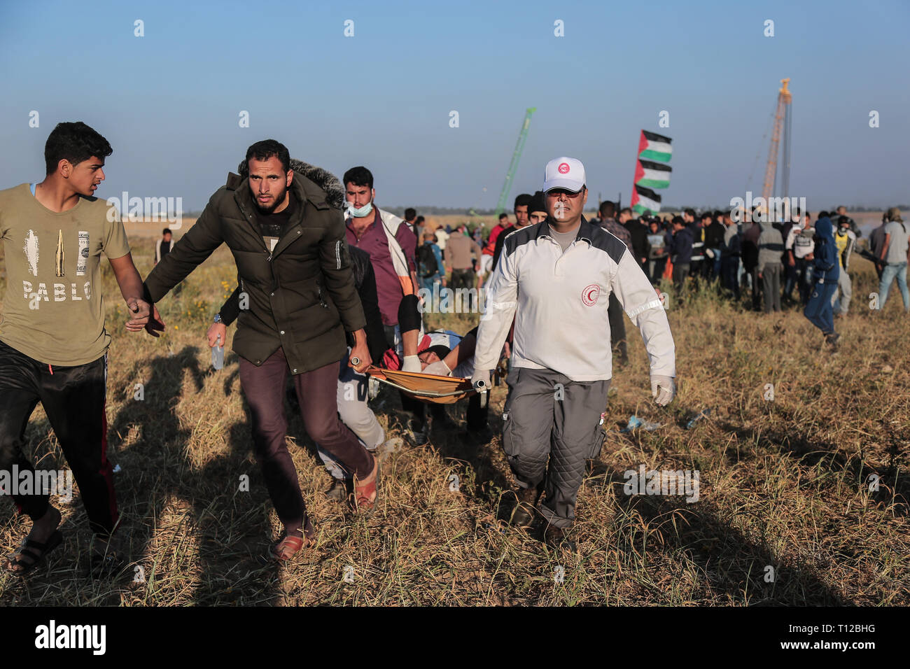 Gaza, Palestine. 22nd Mar, 2019. Palestinian protesters clash with ...