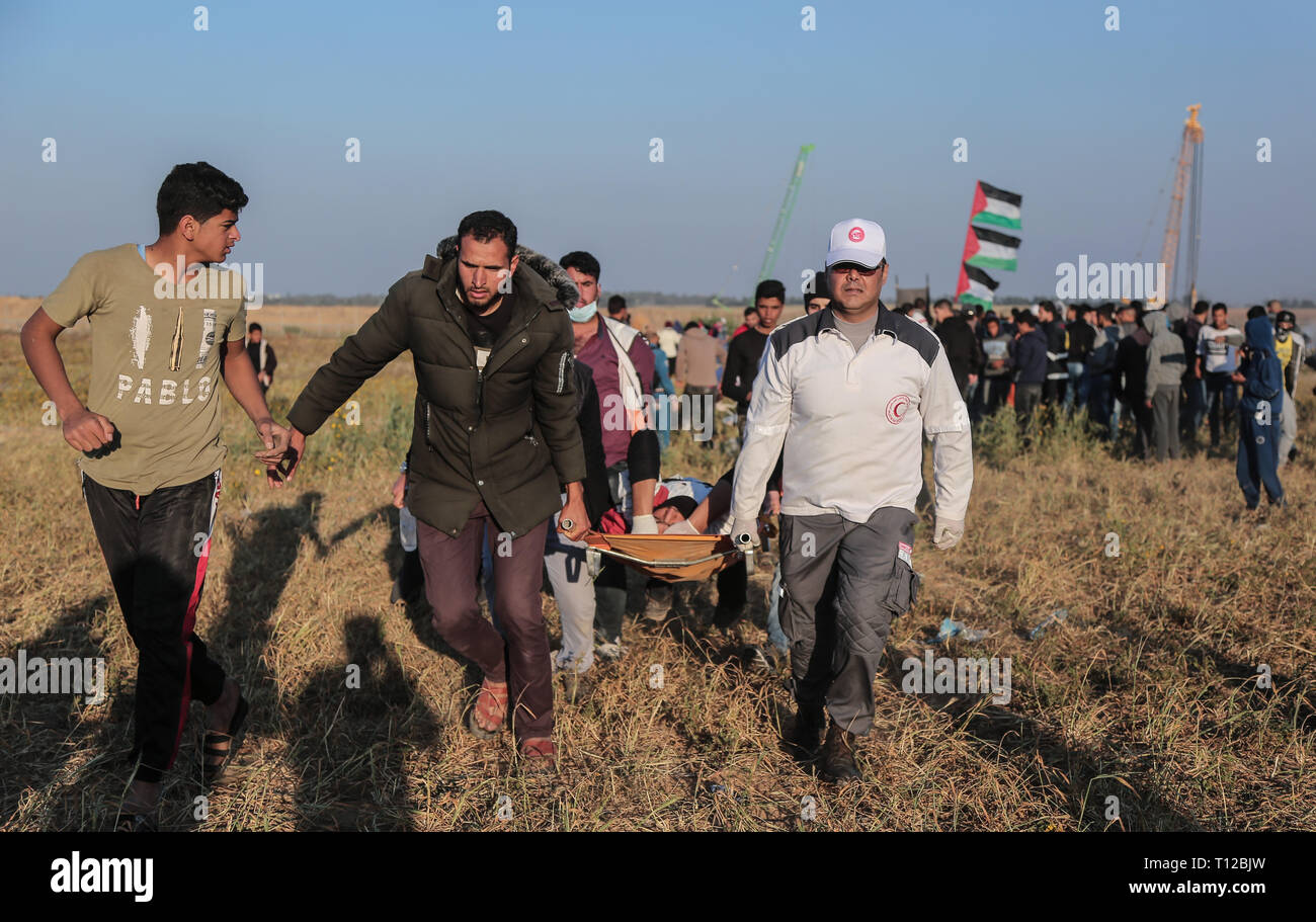 Gaza, Palestine. 22nd Mar, 2019. Palestinian protesters clash with ...