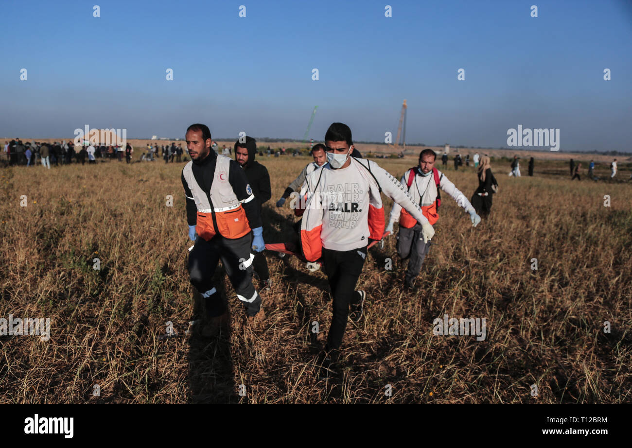 Gaza, Palestine. 22nd Mar, 2019. Palestinian protesters clash with ...