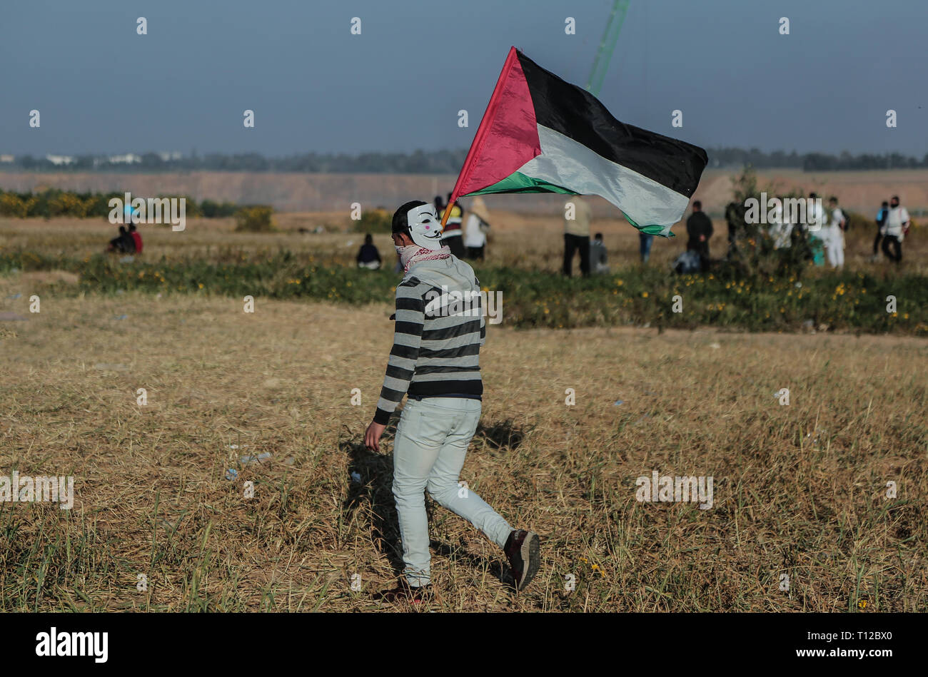 Gaza, Palestine. 22nd Mar, 2019. Palestinian protesters clash with ...