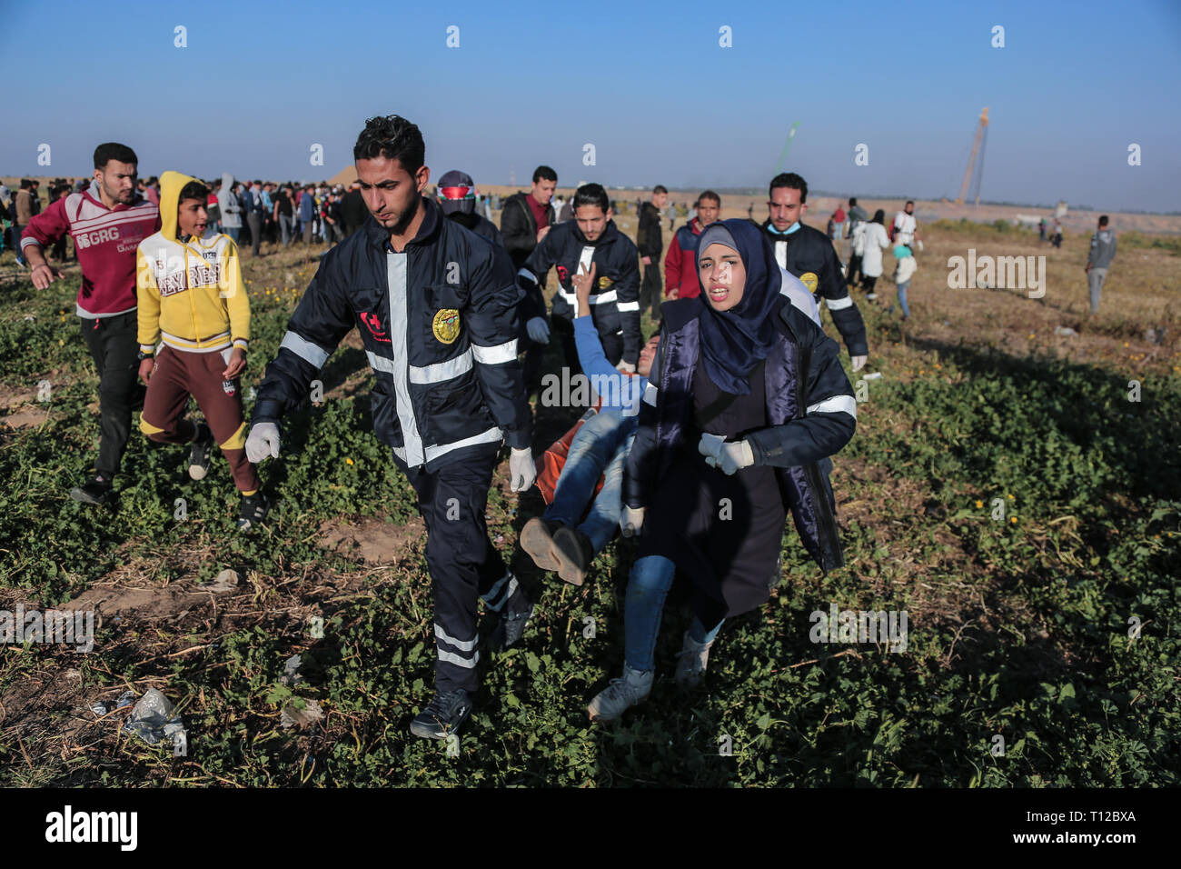 Gaza, Palestine. 22nd Mar, 2019. Palestinian protesters clash with ...