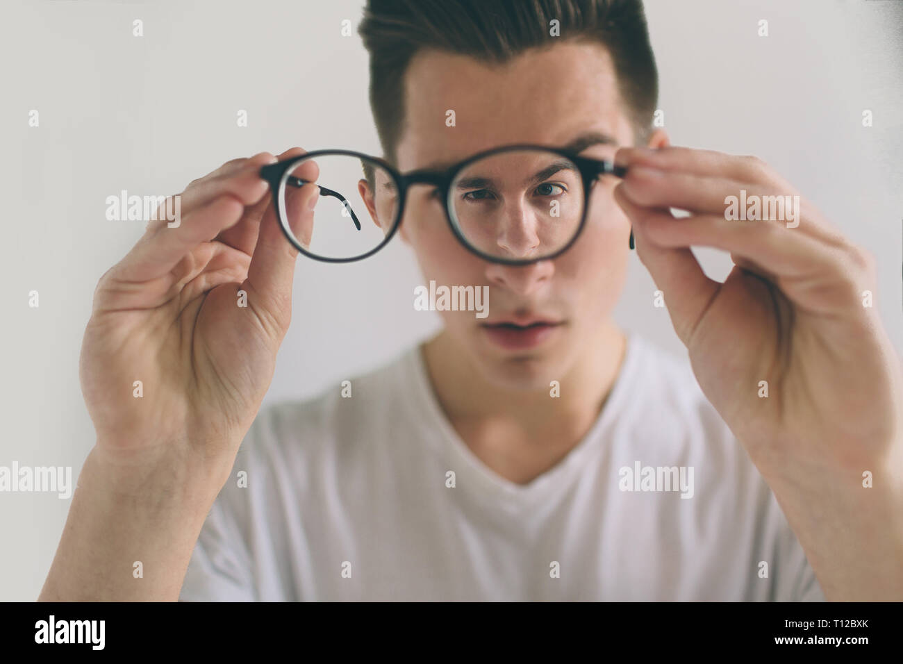 Squinting one eye hi-res stock photography and images - Alamy