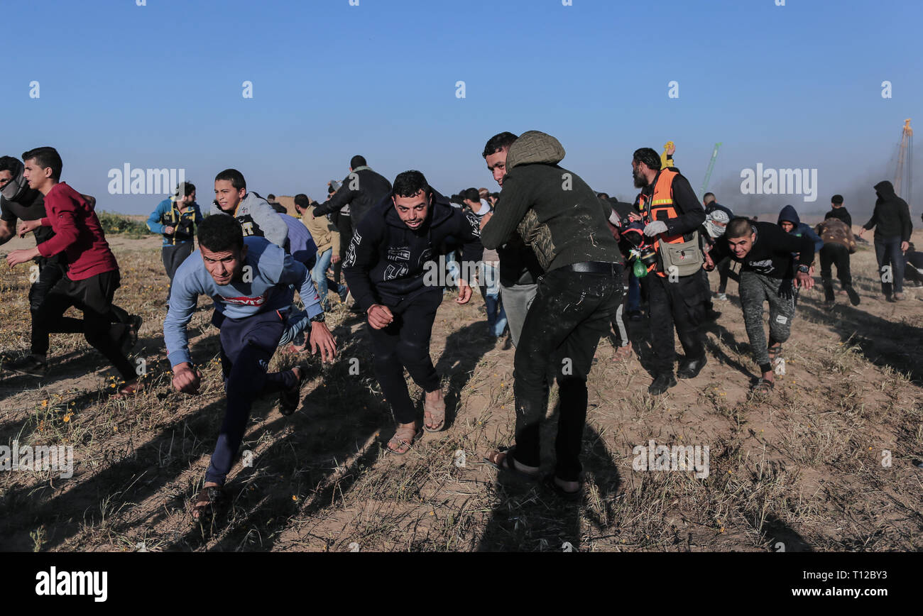 Gaza, Palestine. 22nd Mar, 2019. Palestinian protesters clash with ...