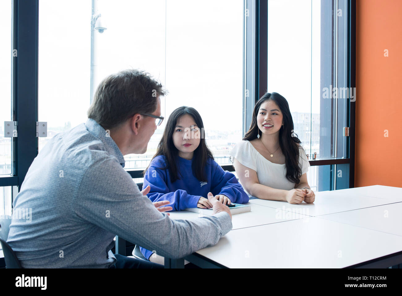 Students tutorial hi-res stock photography and images - Alamy