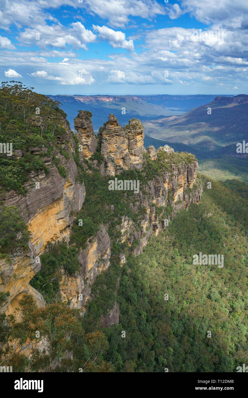 Famous rocks three sisters hi-res stock photography and images - Alamy
