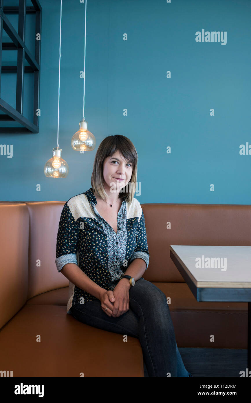 Bar poses hi-res stock photography and images - Alamy