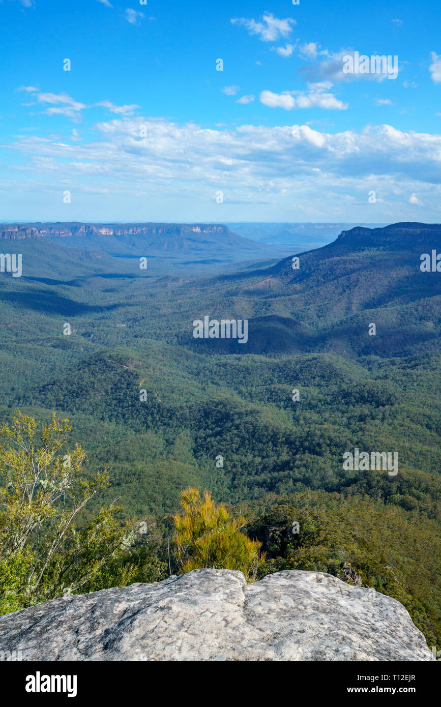 view from sublime point lookout, blue mountains national park ...