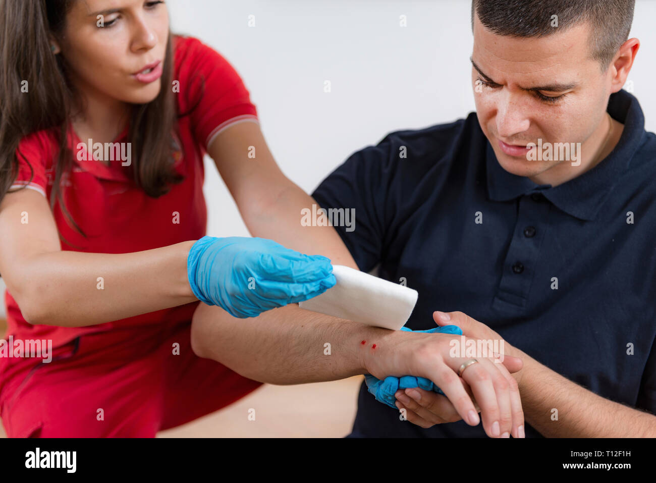 First aid training. Burn injury. First aid course Stock Photo - Alamy