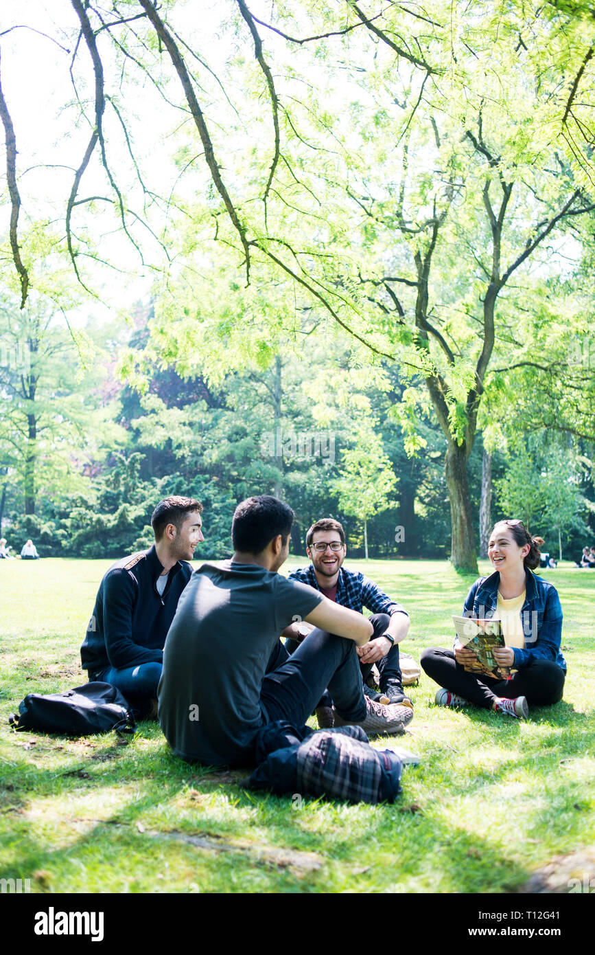 Students study grass hi-res stock photography and images - Alamy