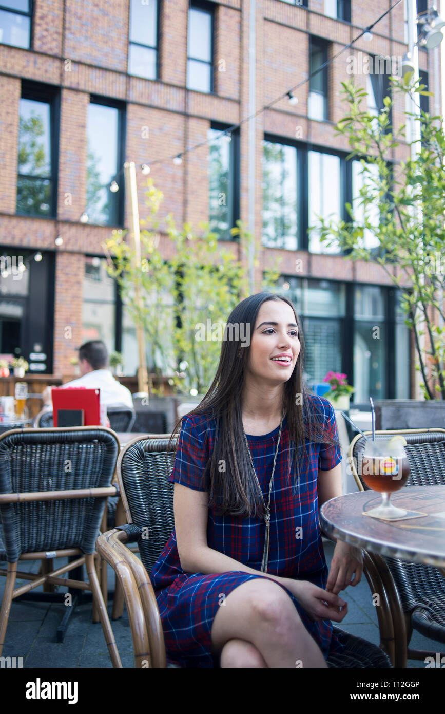 University students drinking hi-res stock photography and images - Alamy
