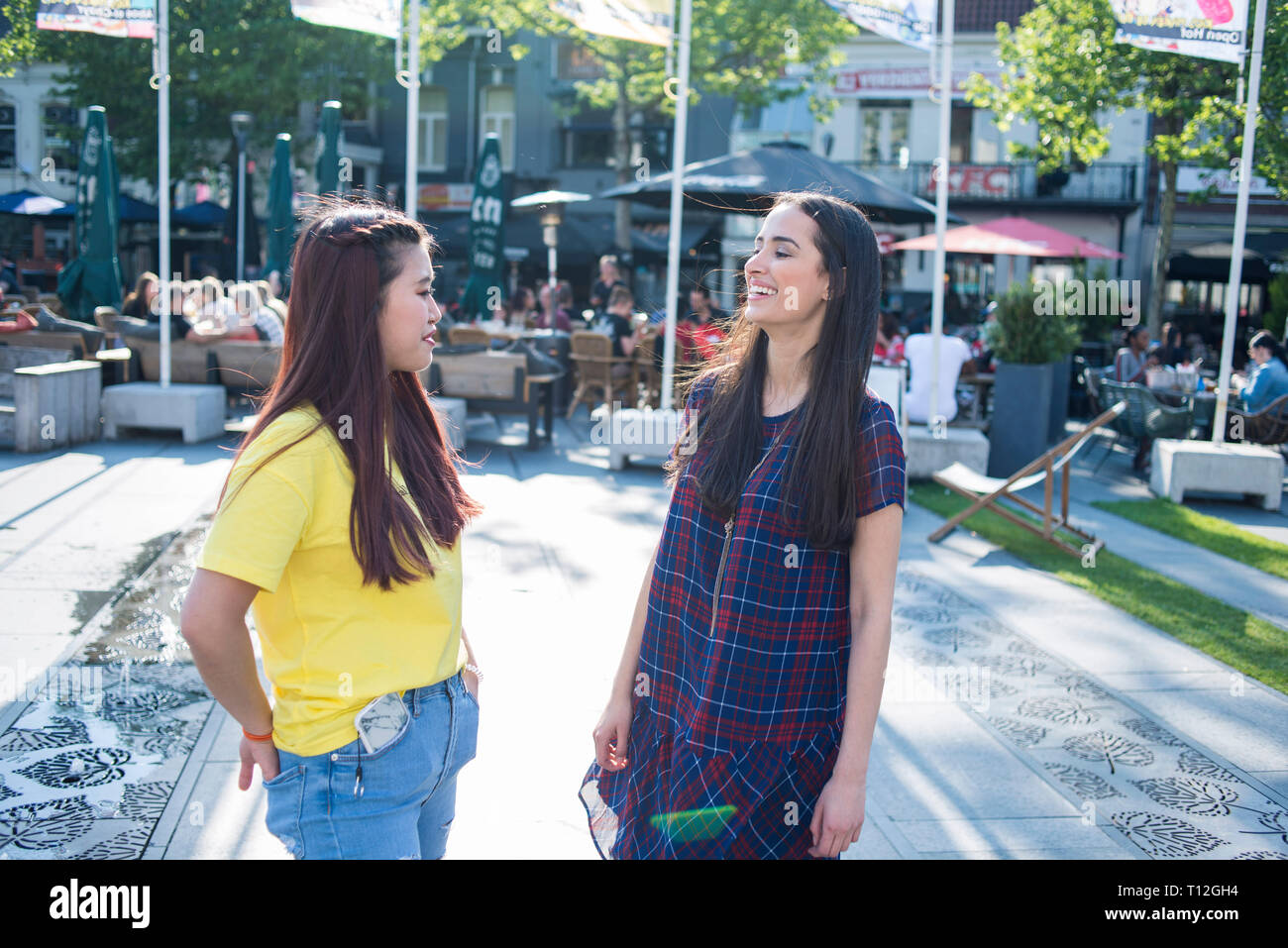 Two girls standing talking hi-res stock photography and images - Alamy