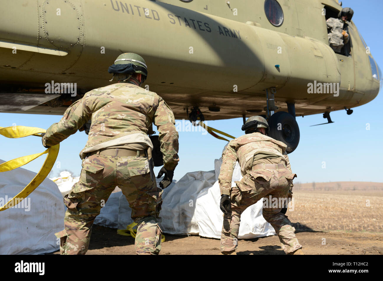 Nebraska National Guard Soldiers from the 195th Forward Support Company ...