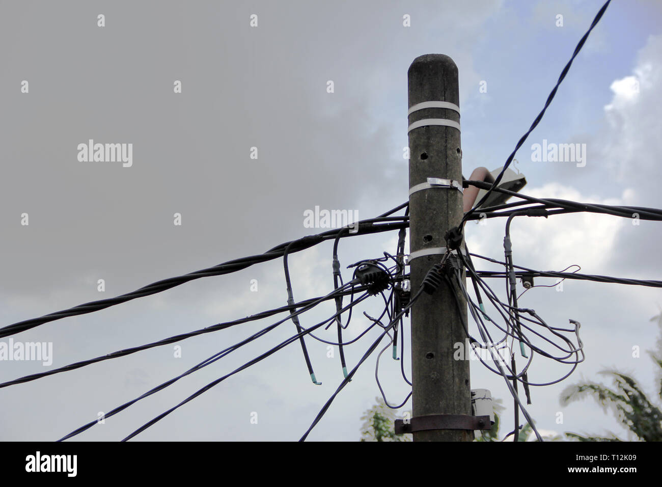 Messy power lines hi-res stock photography and images - Alamy