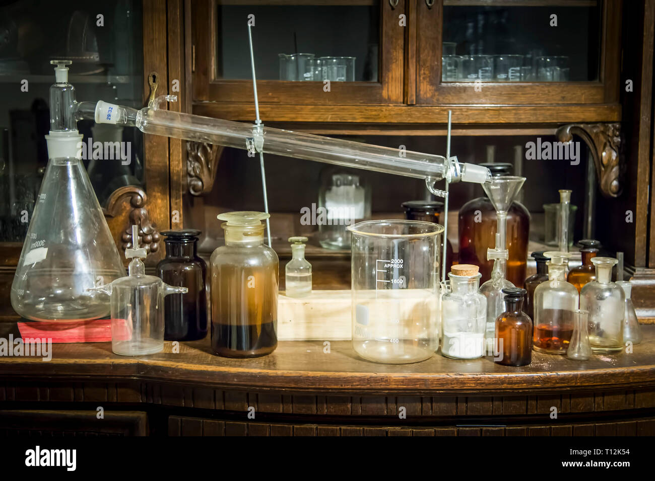 Vintage lab equipment vintage hi-res stock photography and images - Alamy