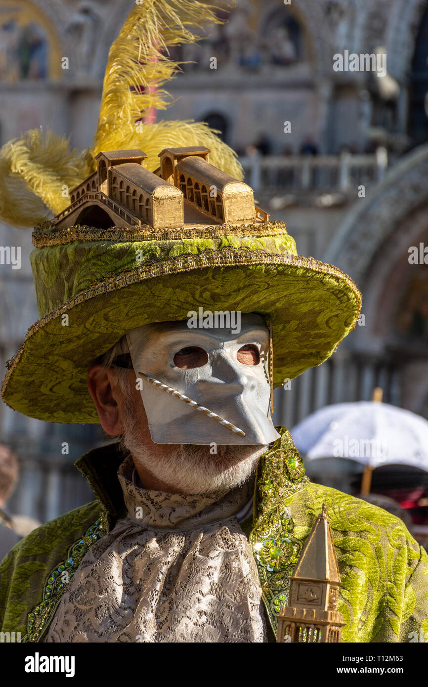 Italy, Venice, 2919 carnival, typical masks, beautiful clothes, posing ...