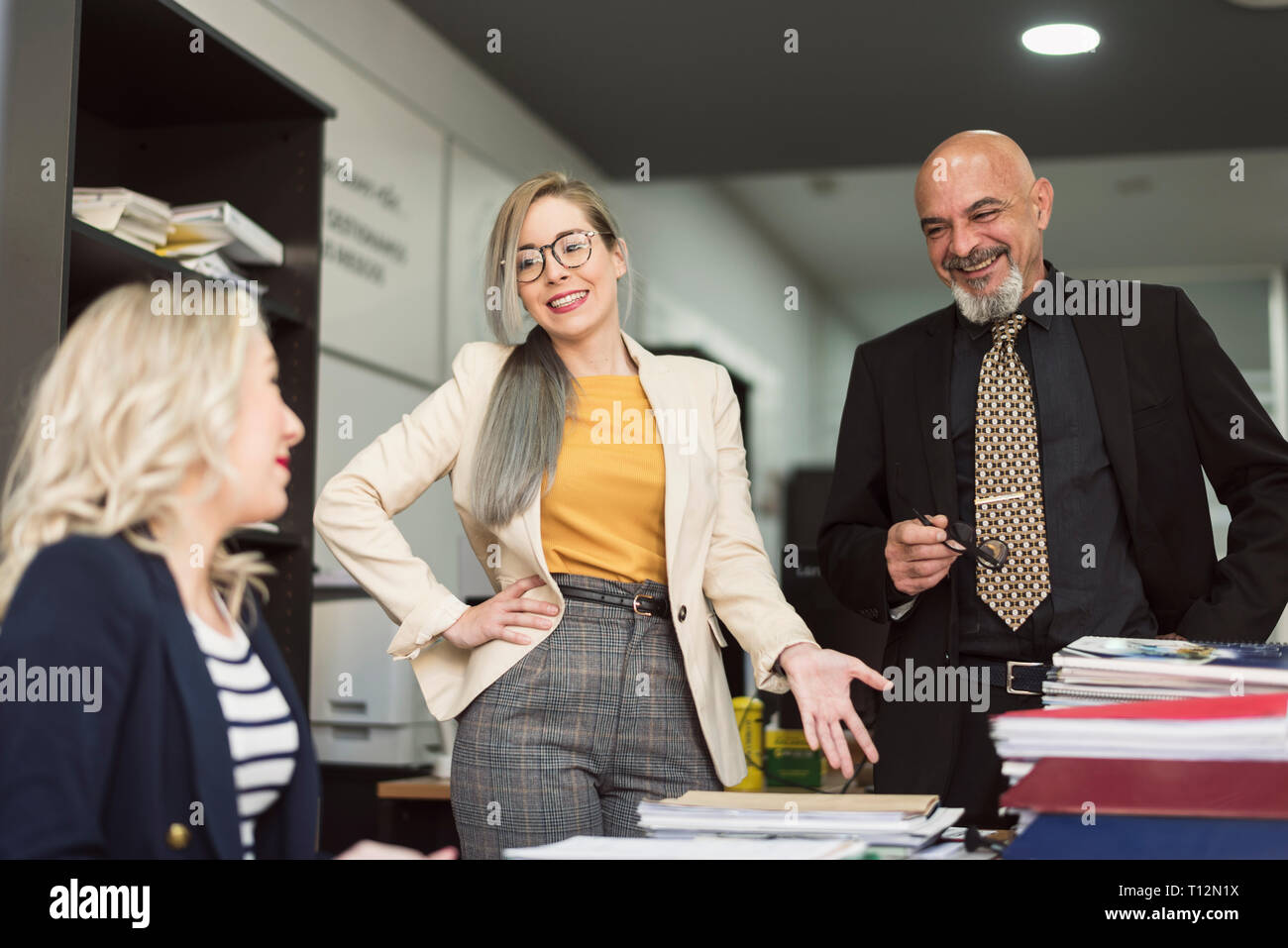 Boss talking hi-res stock photography and images - Alamy