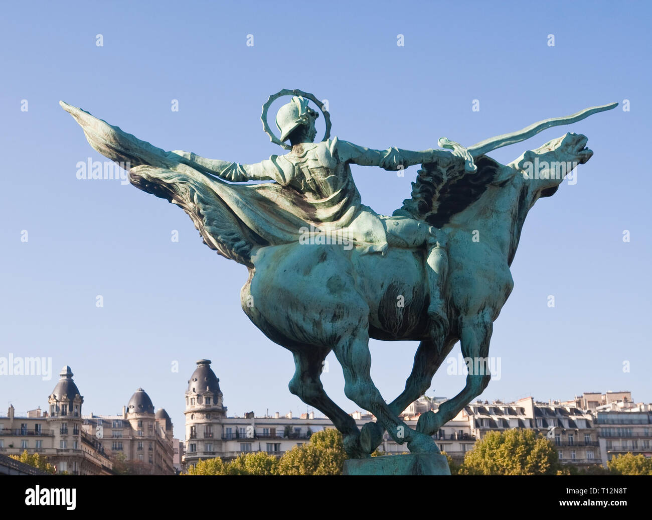 Statue of "La France Renaissante" (A resurgent France) and the Eiffel ...