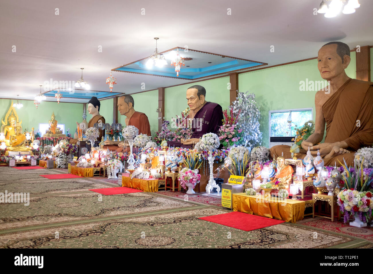 Ayutthaya and monks hi-res stock photography and images - Alamy
