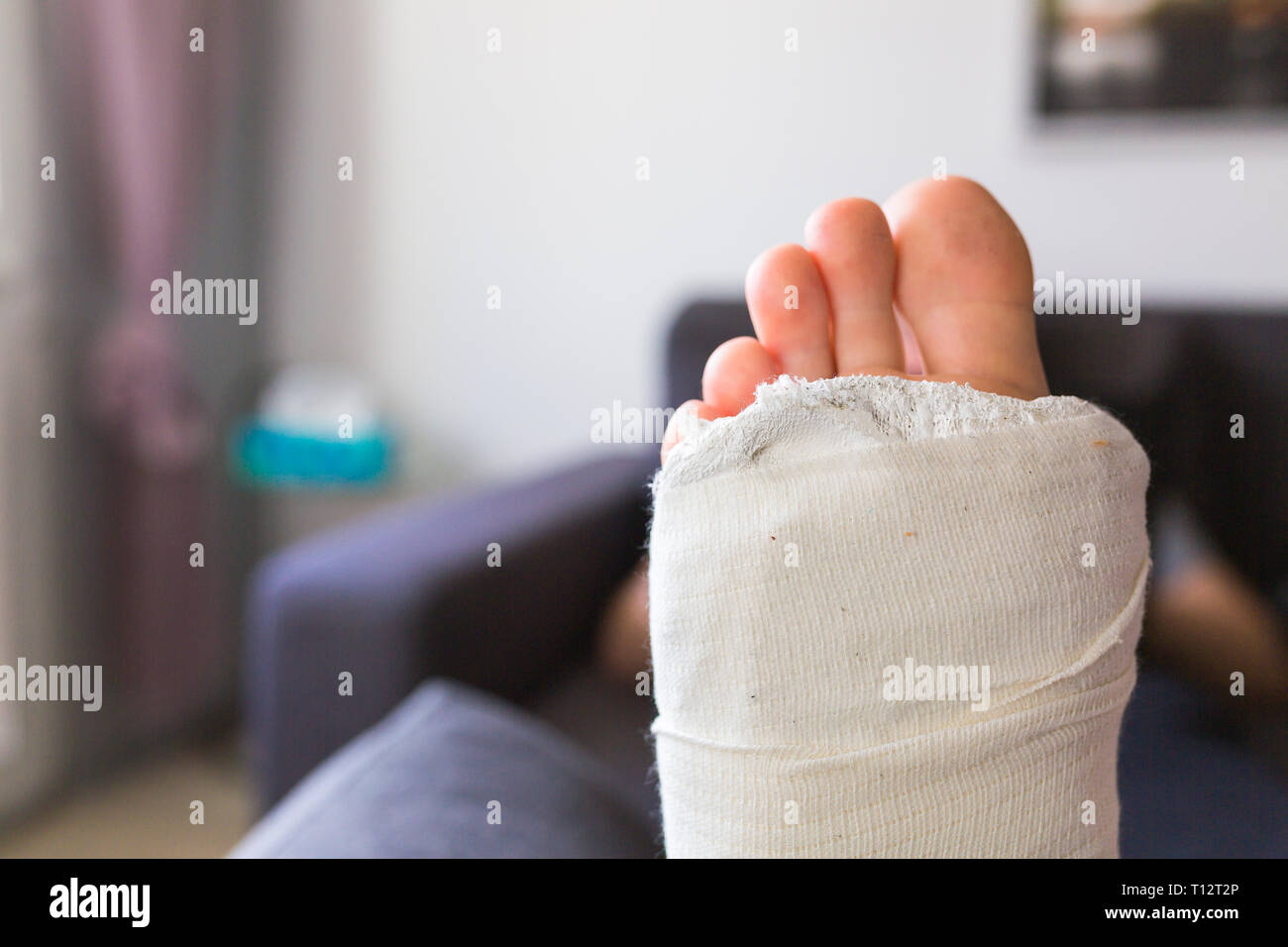 Patient on crutches close up hi-res stock photography and images - Alamy