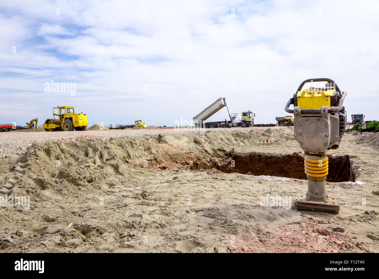 Building base jump hi-res stock photography and images - Alamy