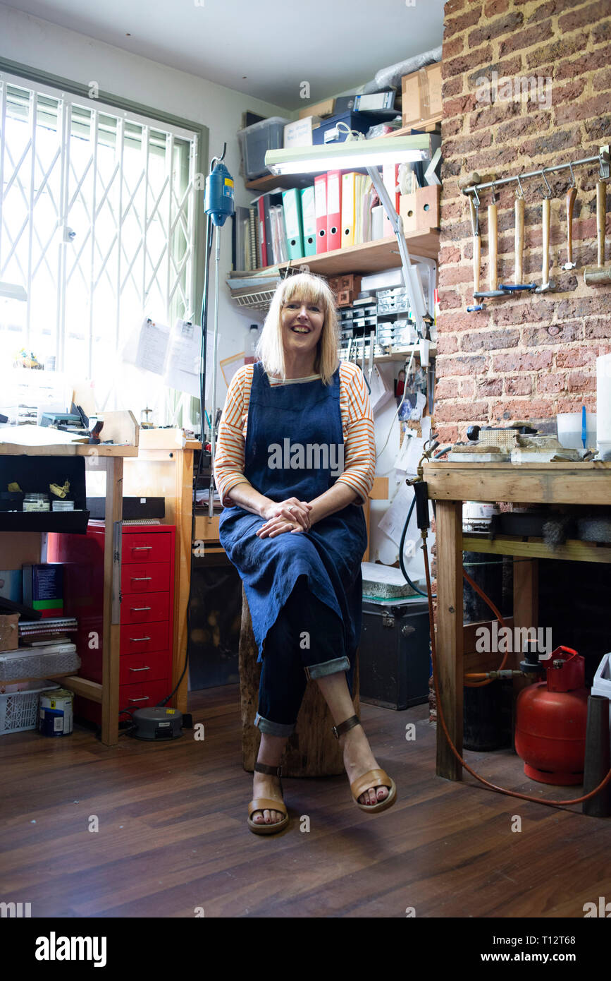 Female poses for artists hi-res stock photography and images - Alamy