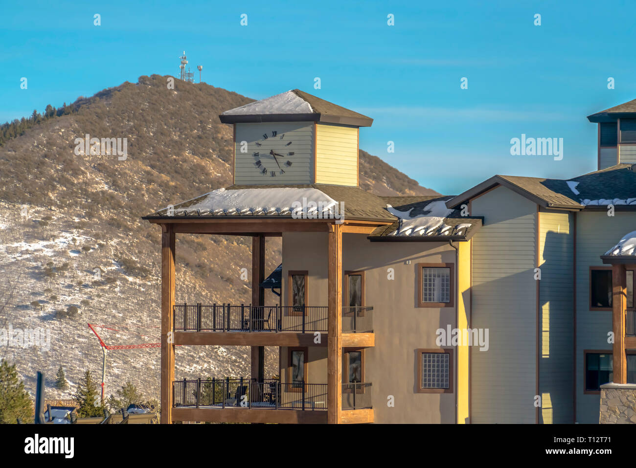 Clock above door hi-res stock photography and images - Alamy