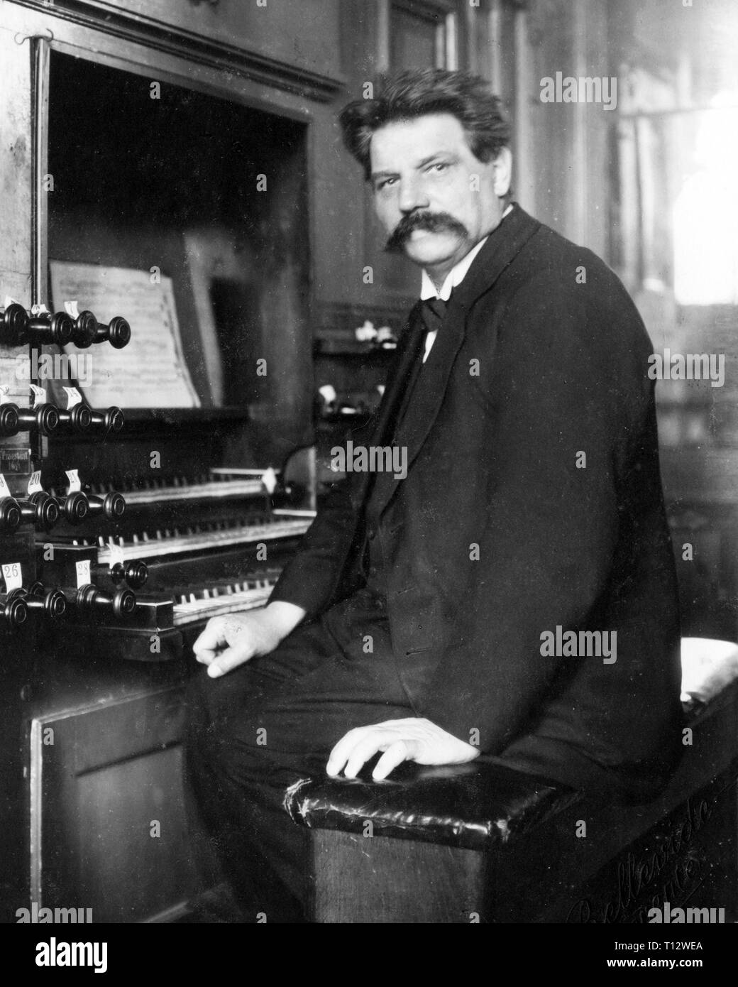 Albert schweitzer hi-res stock photography and images - Alamy