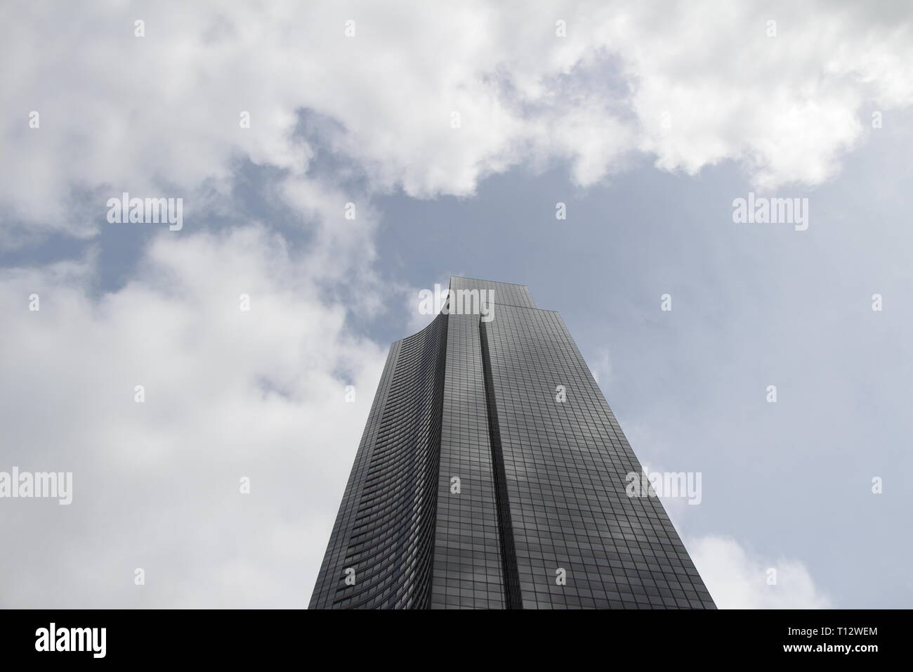 Skyscraper above clouds hi-res stock photography and images - Alamy