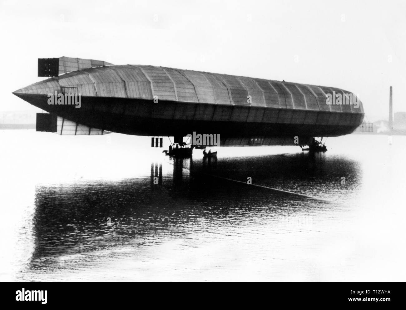 Rigid airship hi-res stock photography and images - Alamy