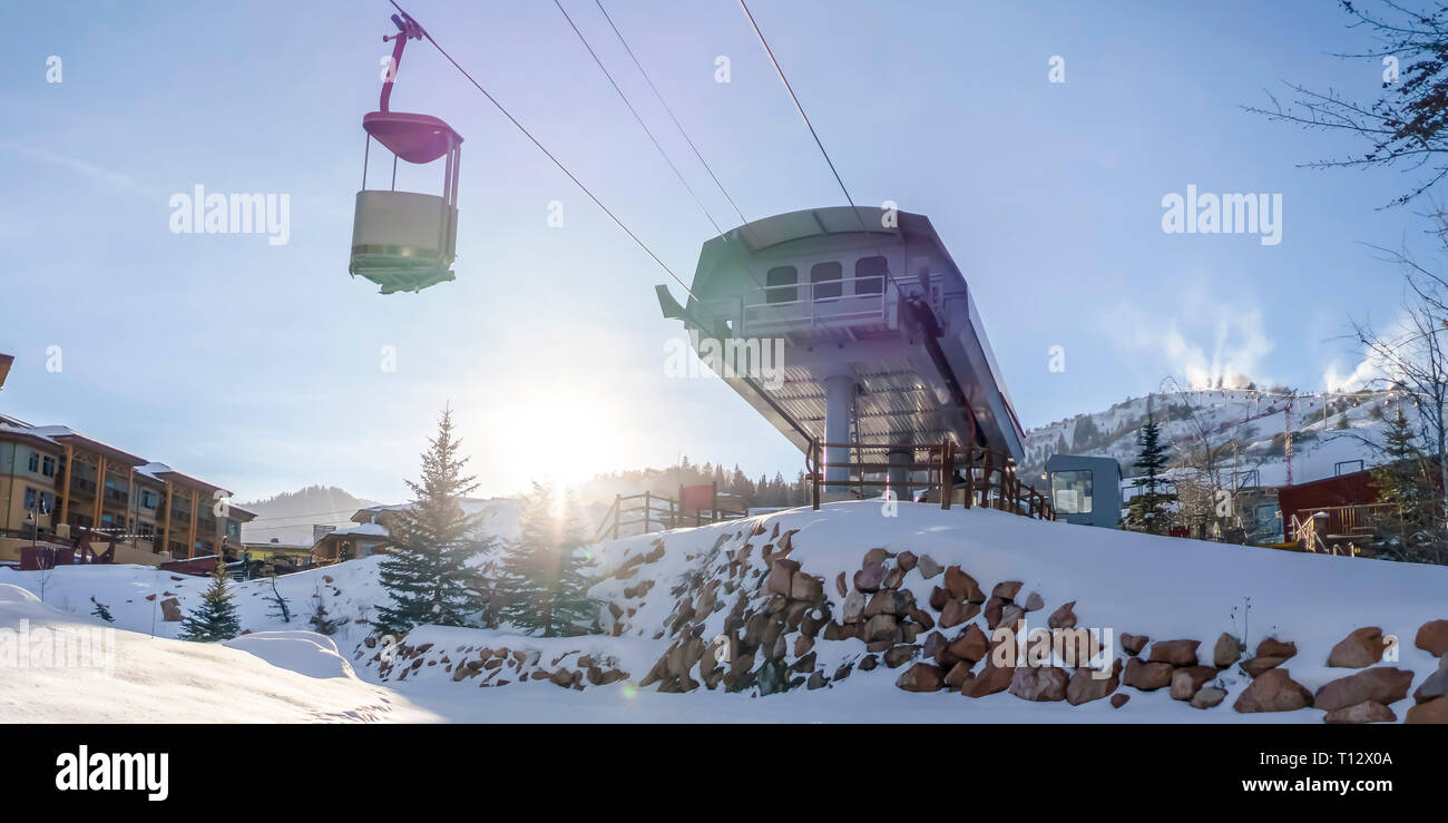 Sunlight beaming down hi-res stock photography and images - Alamy