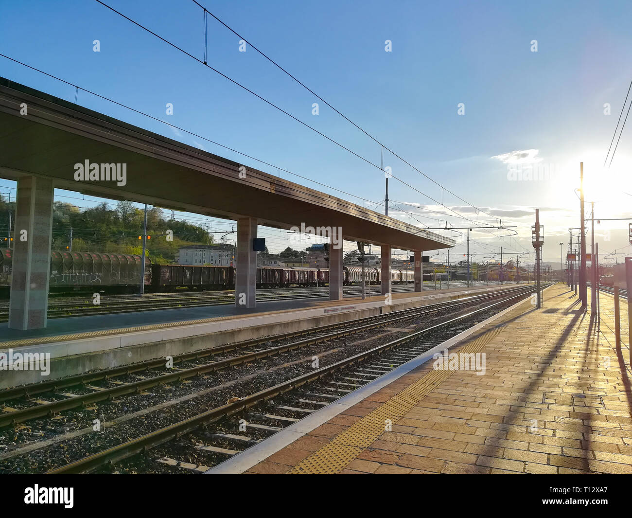Train tracks perspective view. Transportation mode Stock Photo - Alamy