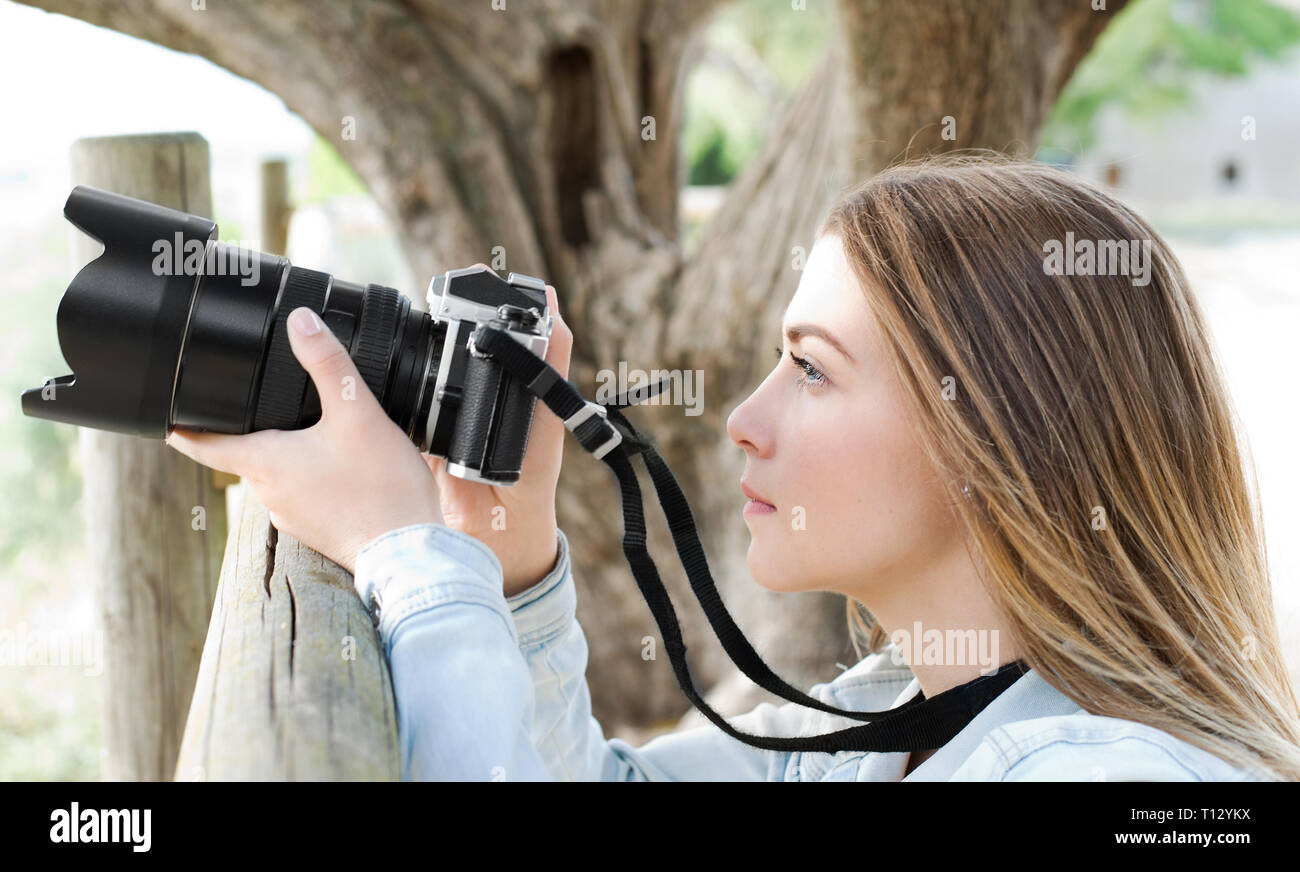 Young girl waiting to take picture Stock Photo - Alamy