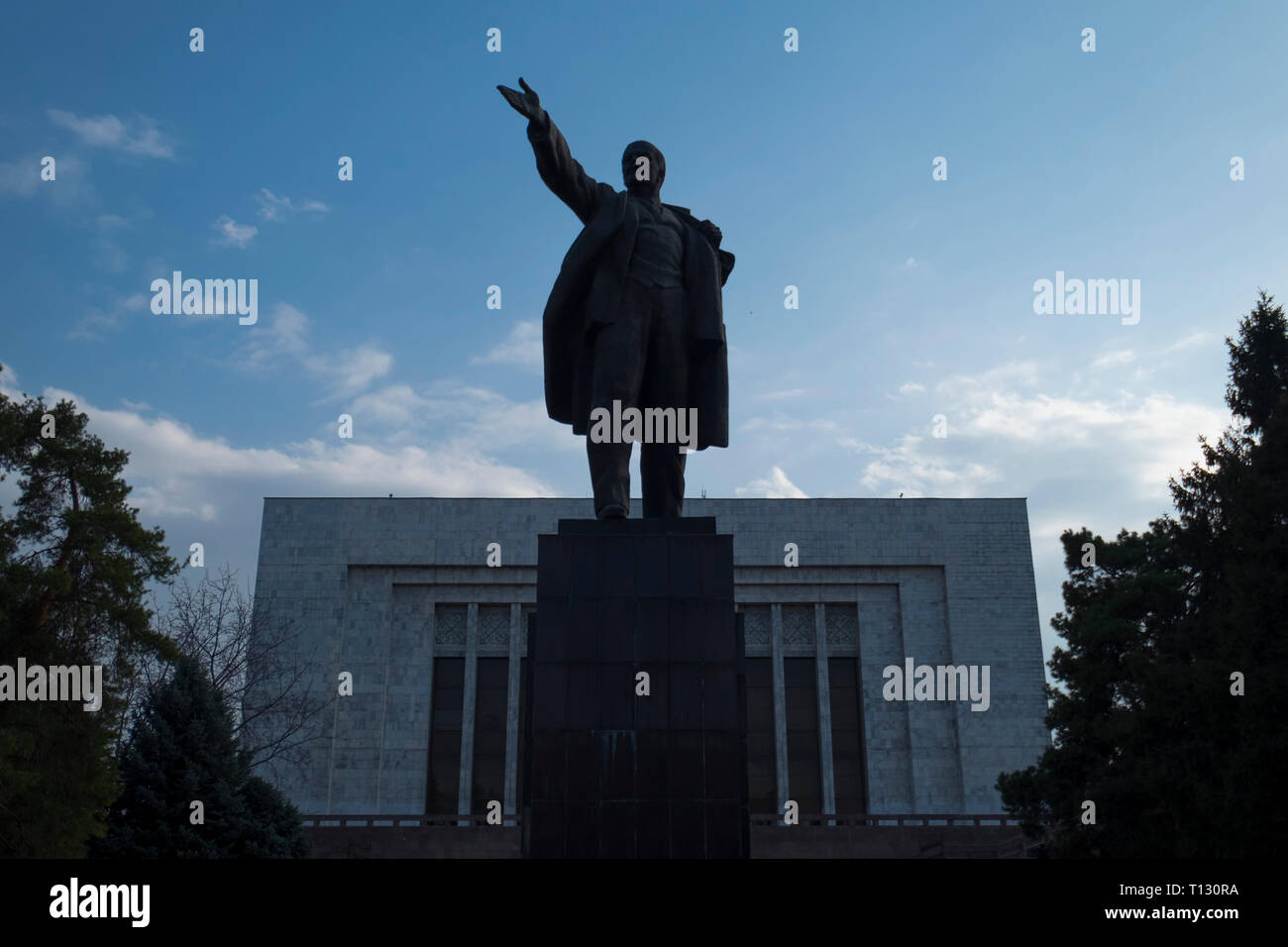 Soviet lenin memorial statue in hi-res stock photography and images - Alamy