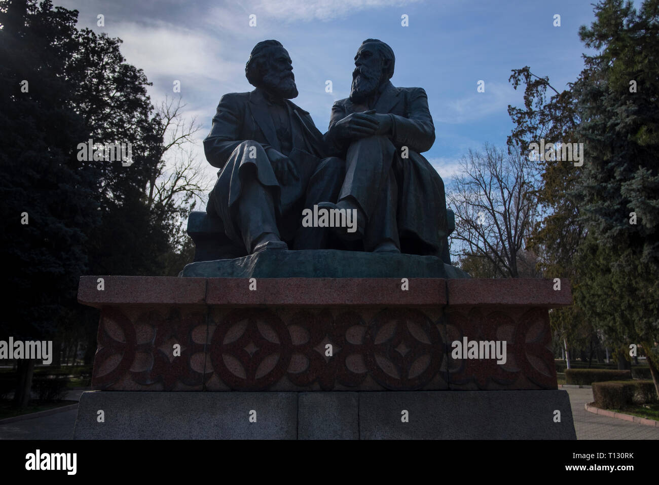An intimate, sitting sculpture of Karl Marx and Friedrich Engels in ...