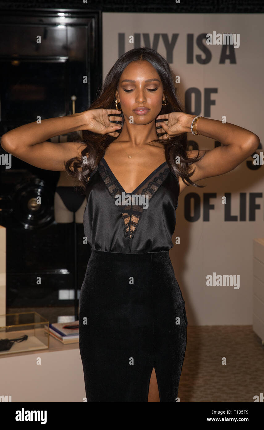 Supermodel and Angel Jasmine Tookes visits Victoria’s Secret New Bond ...