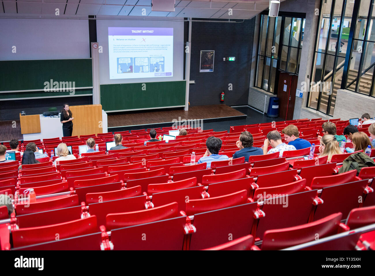 Lecture theatre university hi-res stock photography and images - Alamy