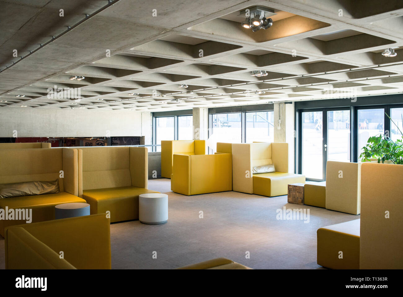 Areas of Amsterdam University's modern campus building Stock Photo - Alamy